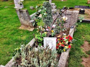 Sitting At Tolkien’s Table – A Middle Earth Guide To Life – Rune Soup